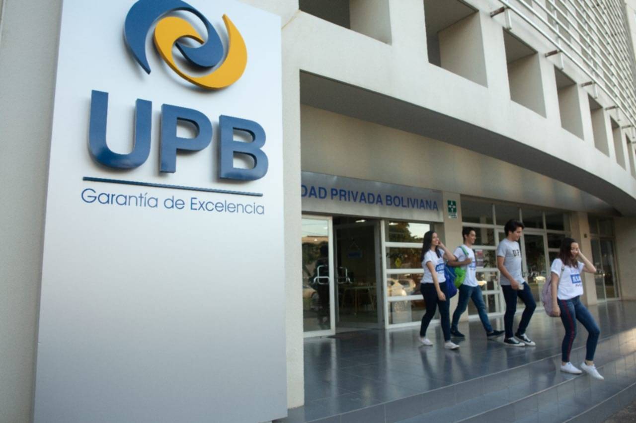 Presidenta Añez inaugura edificio de la UPB en Santa Cruz